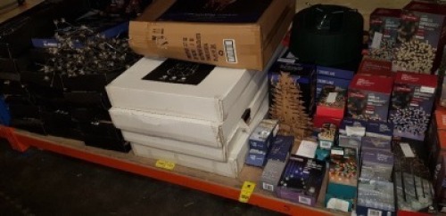 60 PIECE CHRISTMAS DECORATION LOT CONTAINING 2.1 M MICROBRIGHTS PYRAMID ...